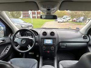 Black Mercedes-Benz ML 320 2006 in Riga, with an engine capacity of 3.00 L and mileage of 318 thousand km for 5390 €, photo 10 on AUTOMOTO.COM.LV