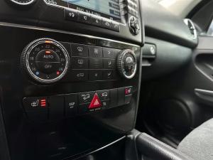 Black Mercedes-Benz ML 320 2006 in Riga, with an engine capacity of 3.00 L and mileage of 318 thousand km for 5390 €, photo 17 on AUTOMOTO.COM.LV