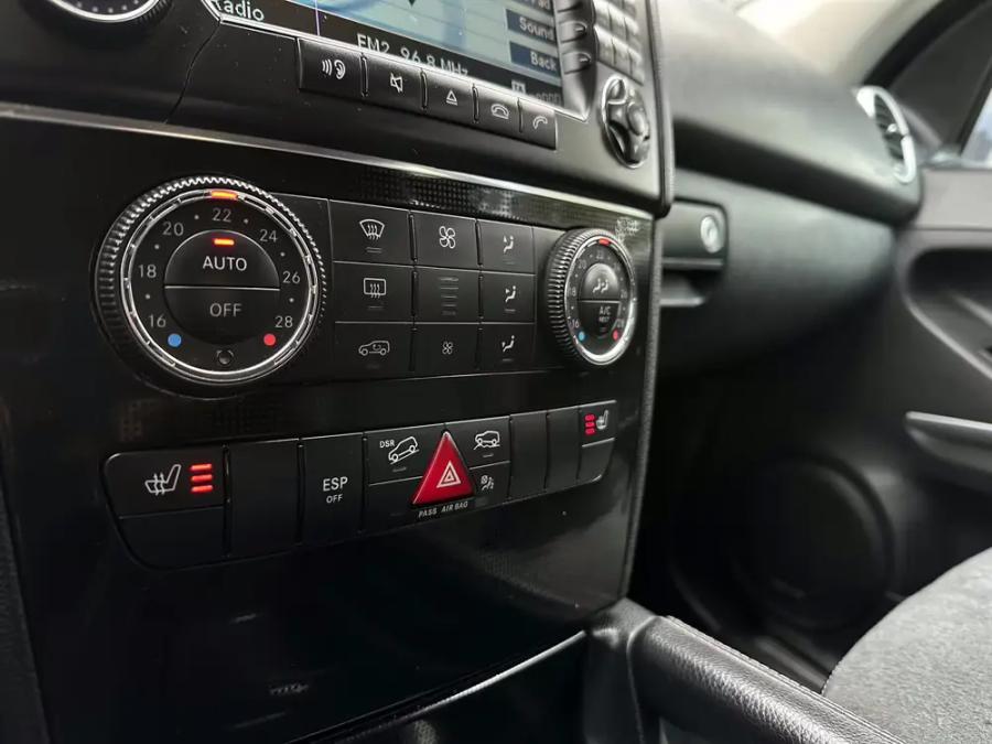 Black Mercedes-Benz ML 320 2006 in Riga, with an engine capacity of 3.00 L and mileage of 318 thousand km for 5390 €, photo 17 on AUTOMOTO.COM.LV