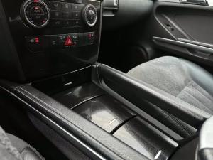 Black Mercedes-Benz ML 320 2006 in Riga, with an engine capacity of 3.00 L and mileage of 318 thousand km for 5390 €, photo 18 on AUTOMOTO.COM.LV
