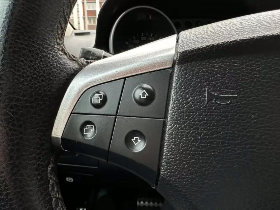 Black Mercedes-Benz ML 320 2006 in Riga, with an engine capacity of 3.00 L and mileage of 318 thousand km for 5390 €, photo 21 on AUTOMOTO.COM.LV
