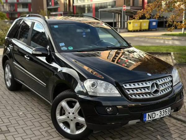 Melns Mercedes-Benz ML 320 2006 Rīga, ar dzinēja tilpumu 3.00 L un nobraukumu 379 tūkst. km par 4890 €, foto 1 vietnē AUTOMOTO.COM.LV