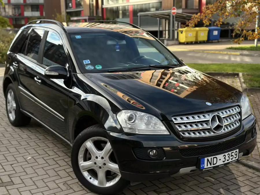 Melns Mercedes-Benz ML 320 2006 Rīga, ar dzinēja tilpumu 3.00 L un nobraukumu 379 tūkst. km par 4890 €, foto 1 vietnē AUTOMOTO.COM.LV