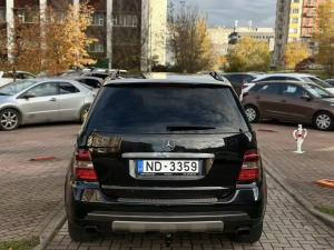 Melns Mercedes-Benz ML 320 2006 Rīga, ar dzinēja tilpumu 3.00 L un nobraukumu 379 tūkst. km par 4890 €, foto 3 vietnē AUTOMOTO.COM.LV
