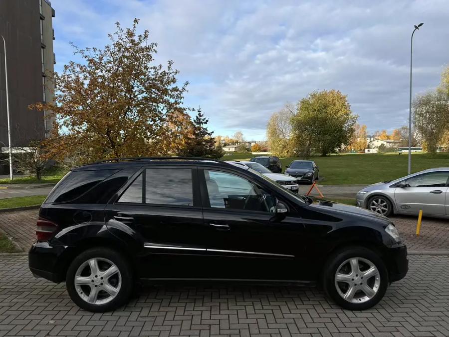 Melns Mercedes-Benz ML 320 2006 Rīga, ar dzinēja tilpumu 3.00 L un nobraukumu 379 tūkst. km par 4890 €, foto 4 vietnē AUTOMOTO.COM.LV