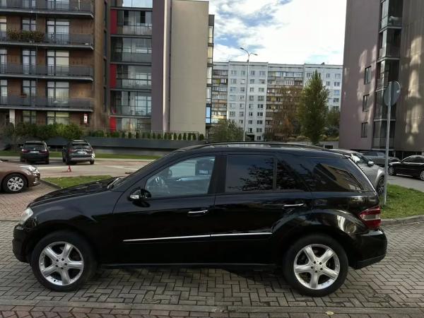 Melns Mercedes-Benz ML 320 2006 Rīga, ar dzinēja tilpumu 3.00 L un nobraukumu 379 tūkst. km par 4890 €, foto 4 vietnē AUTOMOTO.COM.LV