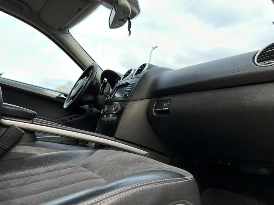 Melns Mercedes-Benz ML 320 2006 Rīga, ar dzinēja tilpumu 3.00 L un nobraukumu 379 tūkst. km par 4890 €, foto 9 vietnē AUTOMOTO.COM.LV