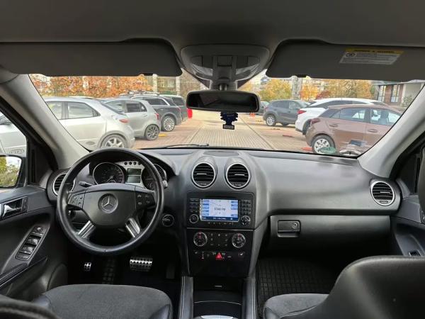 Melns Mercedes-Benz ML 320 2006 Rīga, ar dzinēja tilpumu 3.00 L un nobraukumu 379 tūkst. km par 4890 €, foto 9 vietnē AUTOMOTO.COM.LV