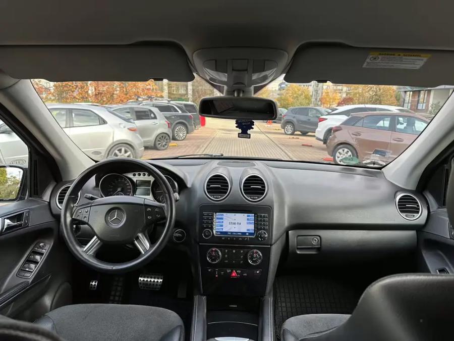 Melns Mercedes-Benz ML 320 2006 Rīga, ar dzinēja tilpumu 3.00 L un nobraukumu 379 tūkst. km par 4890 €, foto 10 vietnē AUTOMOTO.COM.LV
