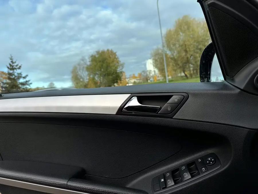 Melns Mercedes-Benz ML 320 2006 Rīga, ar dzinēja tilpumu 3.00 L un nobraukumu 379 tūkst. km par 4890 €, foto 16 vietnē AUTOMOTO.COM.LV