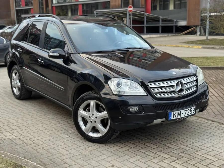 Черный Мерседес МЛ 320 2006 в Рига, объемом двигателя 3.00 л и пробегом 371 тыс. км за 4790 €, фото 1 на AUTOMOTO.COM.LV