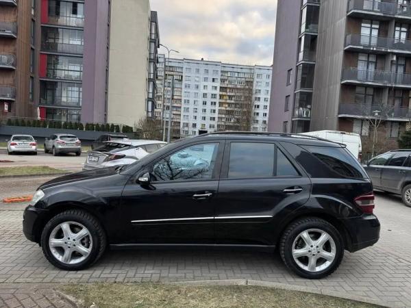 Melns Mercedes-Benz ML 320 2006 Rīga, ar dzinēja tilpumu 3.00 L un nobraukumu 371 tūkst. km par 4790 €, foto 3 vietnē AUTOMOTO.COM.LV
