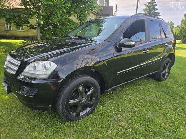 Melns Mercedes-Benz ML 320 2006 Jurbarkas, ar dzinēja tilpumu 3.00 L un nobraukumu 290 tūkst. km par 4300 €, foto 1 vietnē AUTOMOTO.COM.LV