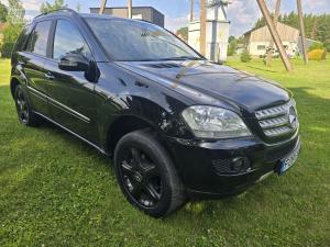 Black Mercedes-Benz ML 320 2006 in Jurbarkas, with an engine capacity of 3.00 L and mileage of 290 thousand km for 4300 €, photo 3 on AUTOMOTO.COM.LV
