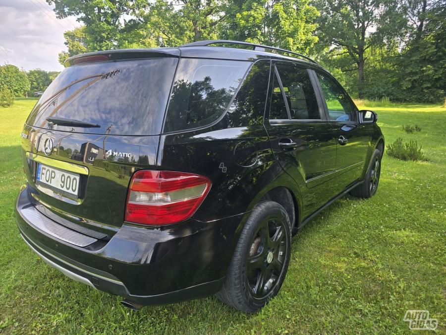 Black Mercedes-Benz ML 320 2006 in Jurbarkas, with an engine capacity of 3.00 L and mileage of 290 thousand km for 4300 €, photo 5 on AUTOMOTO.COM.LV