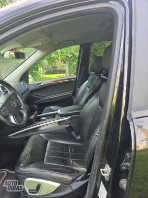Black Mercedes-Benz ML 320 2006 in Jurbarkas, with an engine capacity of 3.00 L and mileage of 290 thousand km for 4300 €, photo 7 on AUTOMOTO.COM.LV