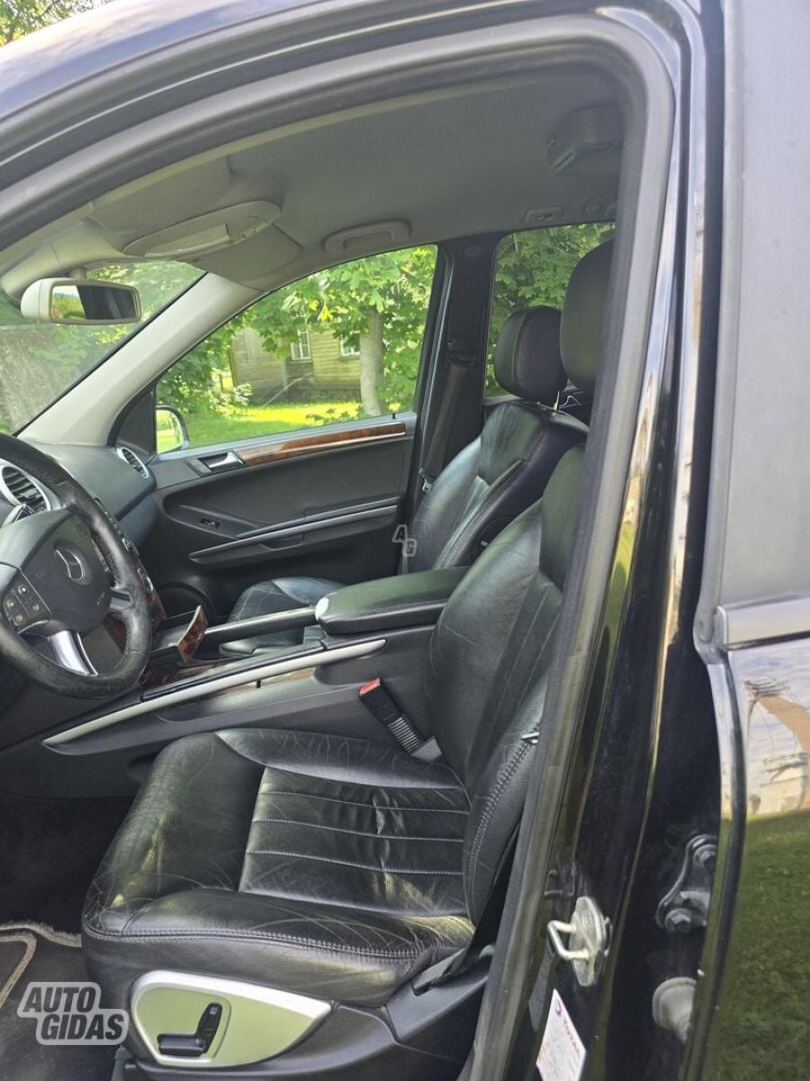 Black Mercedes-Benz ML 320 2006 in Jurbarkas, with an engine capacity of 3.00 L and mileage of 290 thousand km for 4300 €, photo 7 on AUTOMOTO.COM.LV
