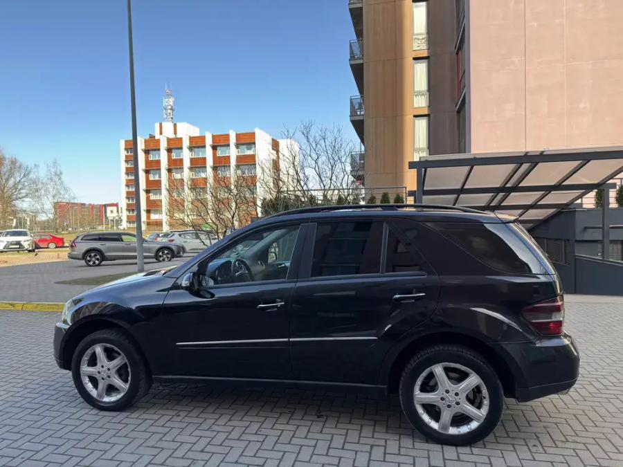Melns Mercedes-Benz ML 320 2006 Rīga, ar dzinēja tilpumu 3.00 L un nobraukumu 365 tūkst. km par 4990 €, foto 3 vietnē AUTOMOTO.COM.LV