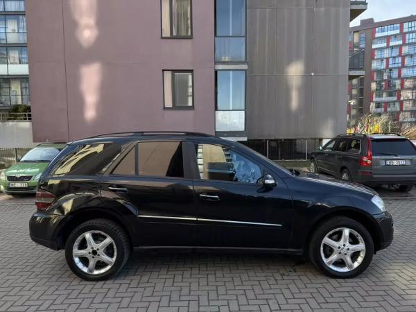 Melns Mercedes-Benz ML 320 2006 Rīga, ar dzinēja tilpumu 3.00 L un nobraukumu 365 tūkst. km par 4990 €, foto 3 vietnē AUTOMOTO.COM.LV
