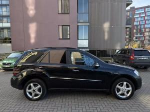 Melns Mercedes-Benz ML 320 2006 Rīga, ar dzinēja tilpumu 3.00 L un nobraukumu 365 tūkst. km par 4990 €, foto 4 vietnē AUTOMOTO.COM.LV