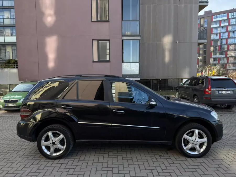 Melns Mercedes-Benz ML 320 2006 Rīga, ar dzinēja tilpumu 3.00 L un nobraukumu 365 tūkst. km par 4990 €, foto 4 vietnē AUTOMOTO.COM.LV