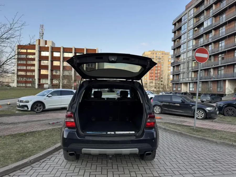 Melns Mercedes-Benz ML 320 2006 Rīga, ar dzinēja tilpumu 3.00 L un nobraukumu 365 tūkst. km par 4990 €, foto 6 vietnē AUTOMOTO.COM.LV