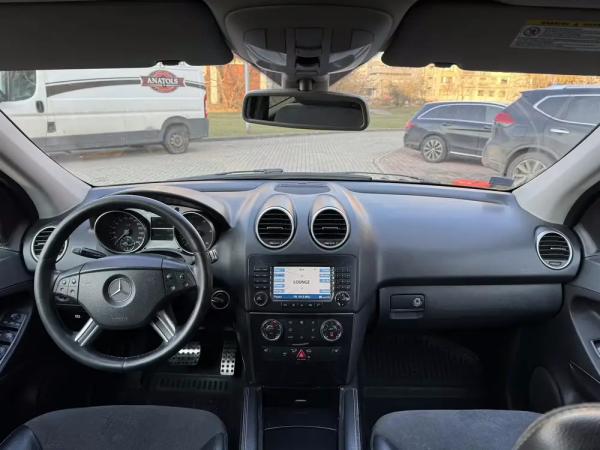 Melns Mercedes-Benz ML 320 2006 Rīga, ar dzinēja tilpumu 3.00 L un nobraukumu 365 tūkst. km par 4990 €, foto 7 vietnē AUTOMOTO.COM.LV