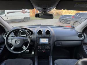 Melns Mercedes-Benz ML 320 2006 Rīga, ar dzinēja tilpumu 3.00 L un nobraukumu 365 tūkst. km par 4990 €, foto 8 vietnē AUTOMOTO.COM.LV