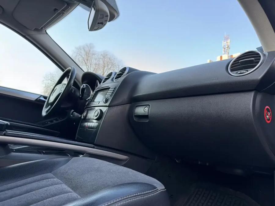 Melns Mercedes-Benz ML 320 2006 Rīga, ar dzinēja tilpumu 3.00 L un nobraukumu 365 tūkst. km par 4990 €, foto 9 vietnē AUTOMOTO.COM.LV