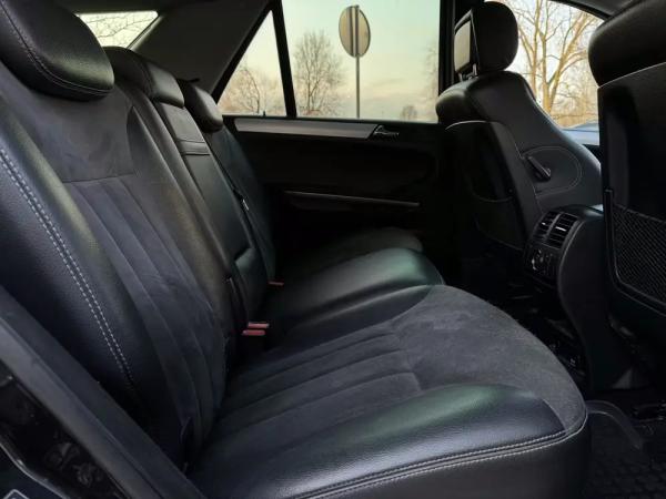 Melns Mercedes-Benz ML 320 2006 Rīga, ar dzinēja tilpumu 3.00 L un nobraukumu 365 tūkst. km par 4990 €, foto 9 vietnē AUTOMOTO.COM.LV