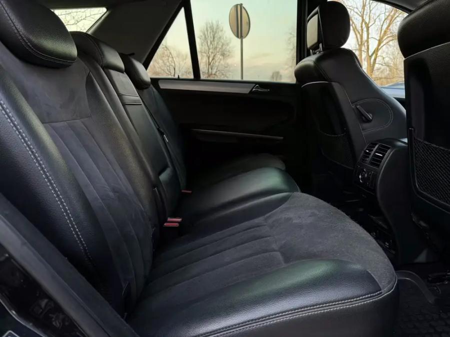 Melns Mercedes-Benz ML 320 2006 Rīga, ar dzinēja tilpumu 3.00 L un nobraukumu 365 tūkst. km par 4990 €, foto 10 vietnē AUTOMOTO.COM.LV