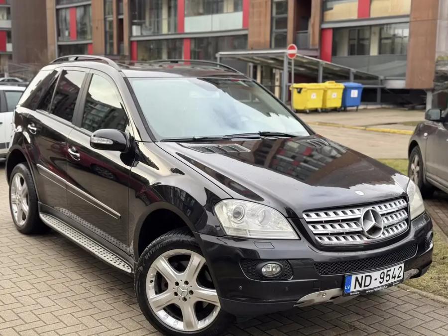 Black Mercedes-Benz ML 320 2006 in Riga, with an engine capacity of 3.00 L and mileage of 363 thousand km for 5990 €, photo 1 on AUTOMOTO.COM.LV