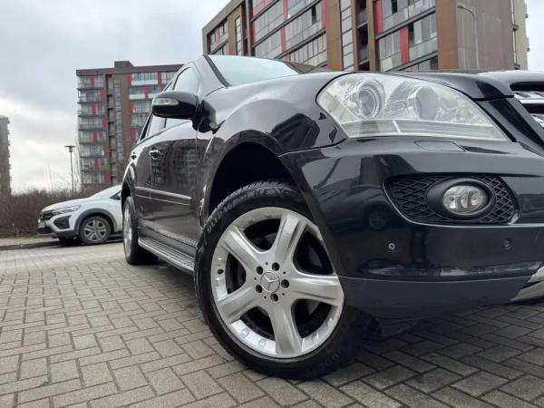Melns Mercedes-Benz ML 320 2006 Rīga, ar dzinēja tilpumu 3.00 L un nobraukumu 363 tūkst. km par 5990 €, foto 2 vietnē AUTOMOTO.COM.LV