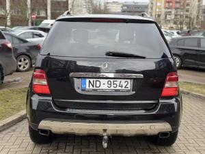 Black Mercedes-Benz ML 320 2006 in Riga, with an engine capacity of 3.00 L and mileage of 363 thousand km for 5990 €, photo 7 on AUTOMOTO.COM.LV