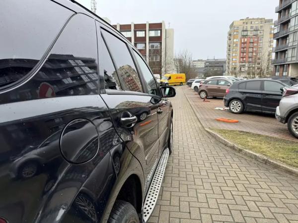 Melns Mercedes-Benz ML 320 2006 Rīga, ar dzinēja tilpumu 3.00 L un nobraukumu 363 tūkst. km par 5990 €, foto 8 vietnē AUTOMOTO.COM.LV