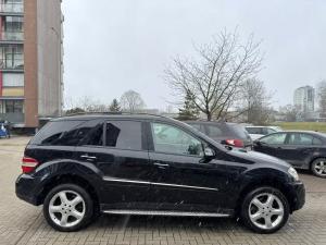 Black Mercedes-Benz ML 320 2006 in Riga, with an engine capacity of 3.00 L and mileage of 363 thousand km for 5990 €, photo 10 on AUTOMOTO.COM.LV