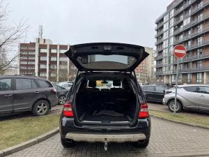 Black Mercedes-Benz ML 320 2006 in Riga, with an engine capacity of 3.00 L and mileage of 363 thousand km for 5990 €, photo 11 on AUTOMOTO.COM.LV