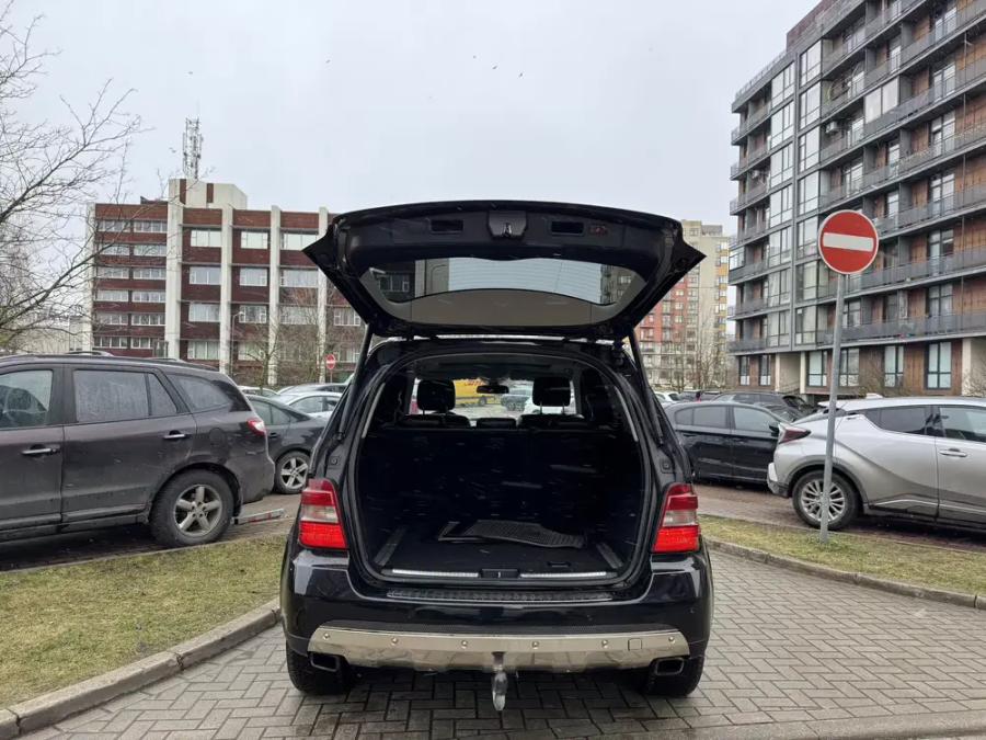 Black Mercedes-Benz ML 320 2006 in Riga, with an engine capacity of 3.00 L and mileage of 363 thousand km for 5990 €, photo 11 on AUTOMOTO.COM.LV