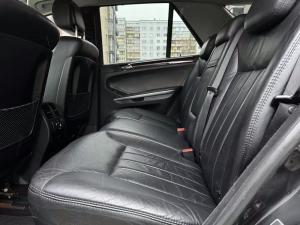 Black Mercedes-Benz ML 320 2006 in Riga, with an engine capacity of 3.00 L and mileage of 363 thousand km for 5990 €, photo 13 on AUTOMOTO.COM.LV