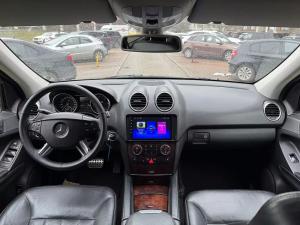 Black Mercedes-Benz ML 320 2006 in Riga, with an engine capacity of 3.00 L and mileage of 363 thousand km for 5990 €, photo 14 on AUTOMOTO.COM.LV