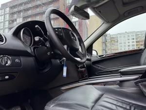 Black Mercedes-Benz ML 320 2006 in Riga, with an engine capacity of 3.00 L and mileage of 363 thousand km for 5990 €, photo 15 on AUTOMOTO.COM.LV