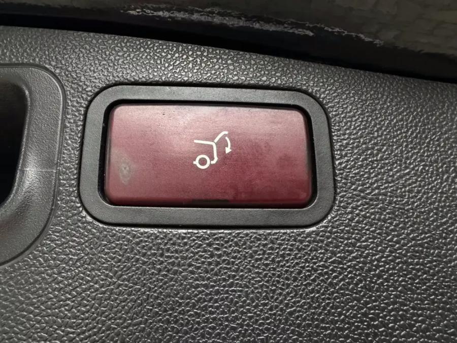 Black Mercedes-Benz ML 320 2006 in Riga, with an engine capacity of 3.00 L and mileage of 363 thousand km for 5990 €, photo 17 on AUTOMOTO.COM.LV