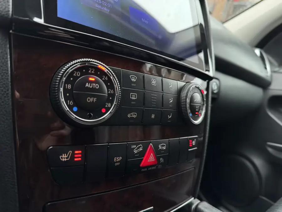 Black Mercedes-Benz ML 320 2006 in Riga, with an engine capacity of 3.00 L and mileage of 363 thousand km for 5990 €, photo 22 on AUTOMOTO.COM.LV