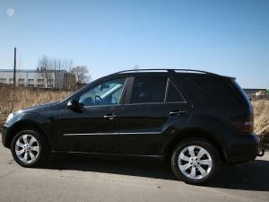 Melns Mercedes-Benz ML 320 2006 Panevēža, ar dzinēja tilpumu 2.99 L un nobraukumu 403 tūkst. km par 5500 €, foto  vietnē AUTOMOTO.COM.LV