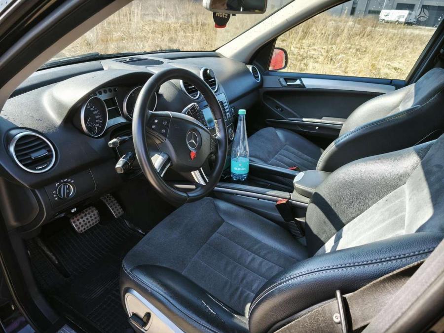 Melns Mercedes-Benz ML 320 2006 Panevēža, ar dzinēja tilpumu 2.99 L un nobraukumu 403 tūkst. km par 5500 €, foto 3 vietnē AUTOMOTO.COM.LV