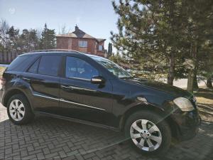 Melns Mercedes-Benz ML 320 2006 Panevēža, ar dzinēja tilpumu 2.99 L un nobraukumu 403 tūkst. km par 5500 €, foto 4 vietnē AUTOMOTO.COM.LV