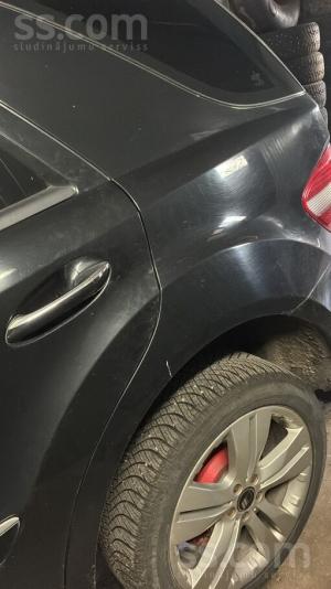 Black Mercedes-Benz ML 320 2006 in Liepaja, with an engine capacity of 3.20 L and mileage of 336 thousand km for 2500 €, photo 3 on AUTOMOTO.COM.LV