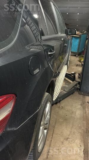 Black Mercedes-Benz ML 320 2006 in Liepaja, with an engine capacity of 3.20 L and mileage of 336 thousand km for 2500 €, photo 5 on AUTOMOTO.COM.LV