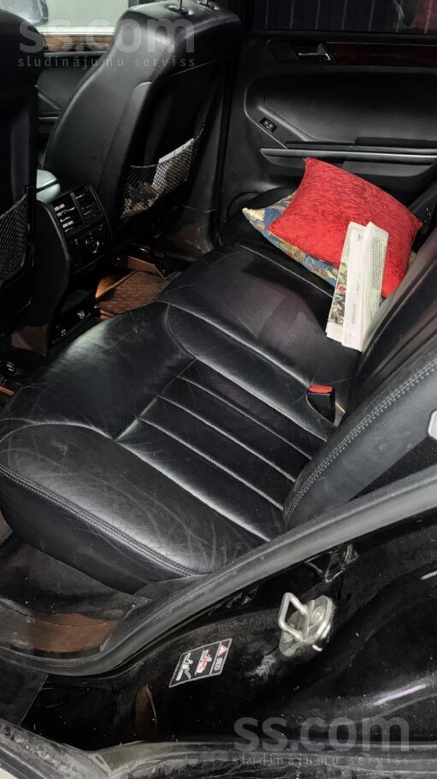 Black Mercedes-Benz ML 320 2006 in Liepaja, with an engine capacity of 3.20 L and mileage of 336 thousand km for 2500 €, photo 7 on AUTOMOTO.COM.LV