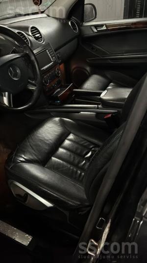 Black Mercedes-Benz ML 320 2006 in Liepaja, with an engine capacity of 3.20 L and mileage of 336 thousand km for 2500 €, photo 8 on AUTOMOTO.COM.LV